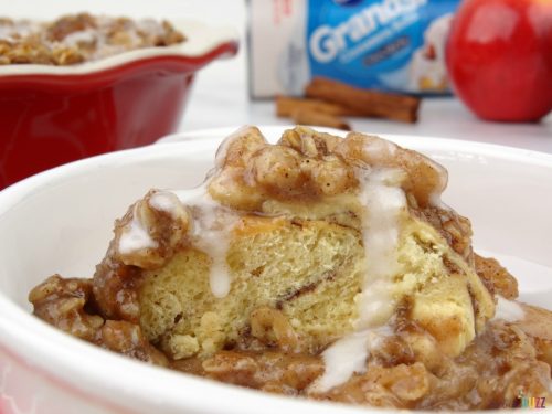 Cinnamon Roll Apple Crumble - A Delightfully Delicious Dessert!