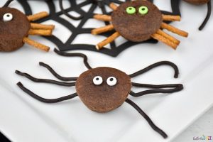 Spooky Halloween Spider Snacks + Little Bites Halloween Treats ...