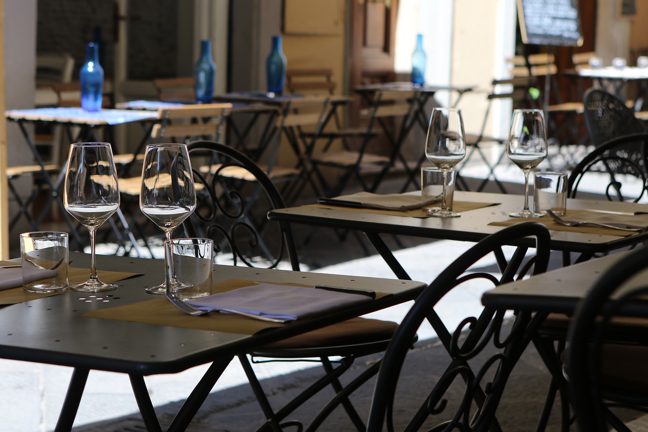 Running a Café? 6 Ways to Maximize Your Annual Profits - Bullock's Buzz