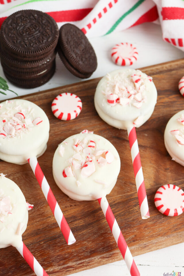 Peppermint Chocolate Covered Oreo Pops - White Chocolate Dipped Oreos ...