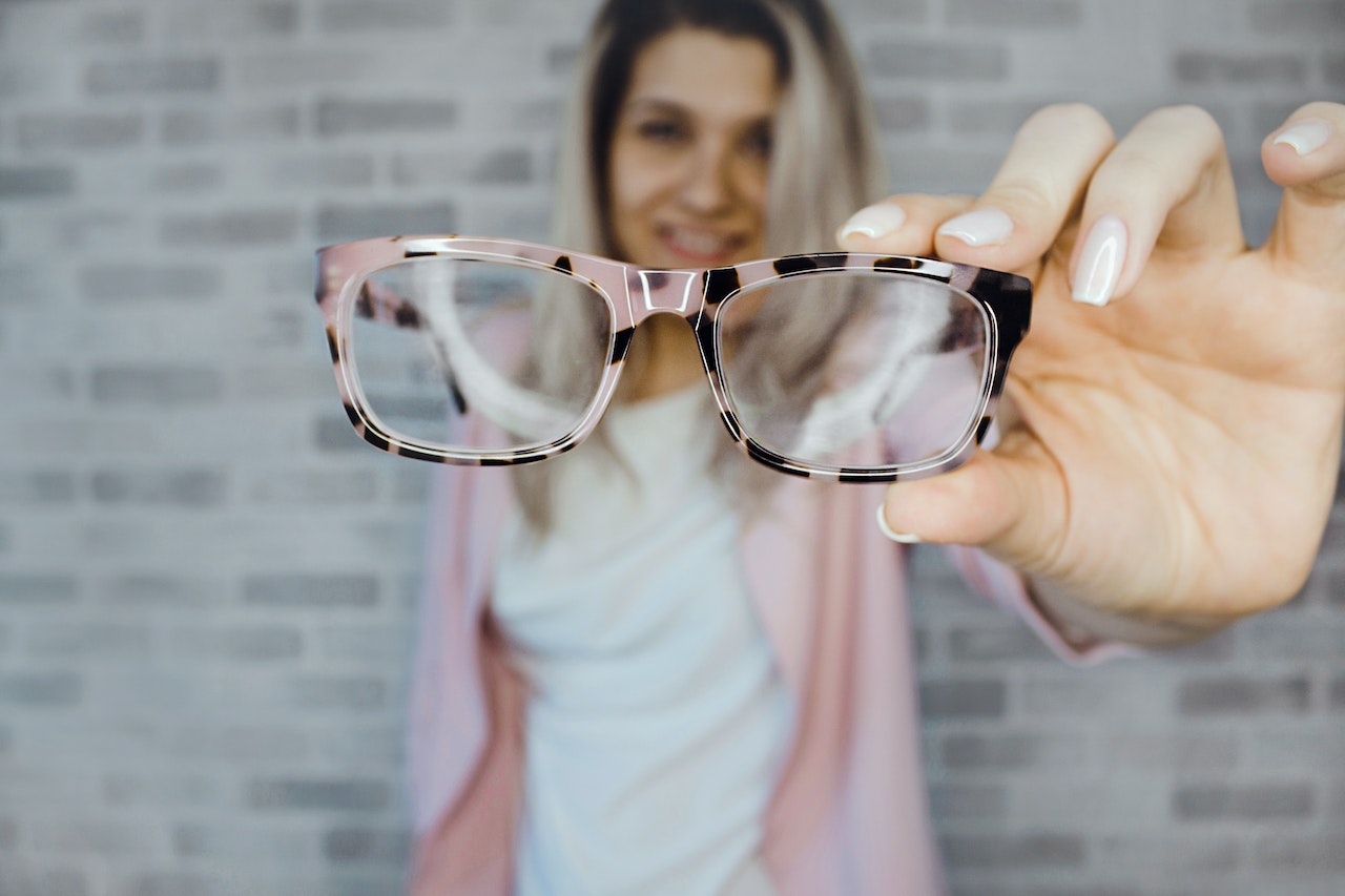 5 Popular Eyewear Styles That Never Go Out of Style - Bullock's Buzz