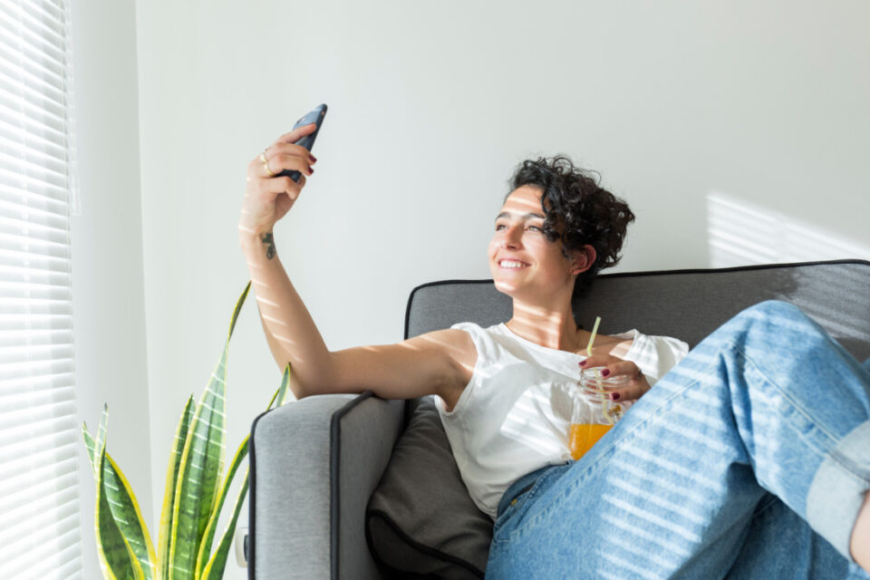 How to Take the Perfect Selfie: 10 Tips for Looking Great in Every ...