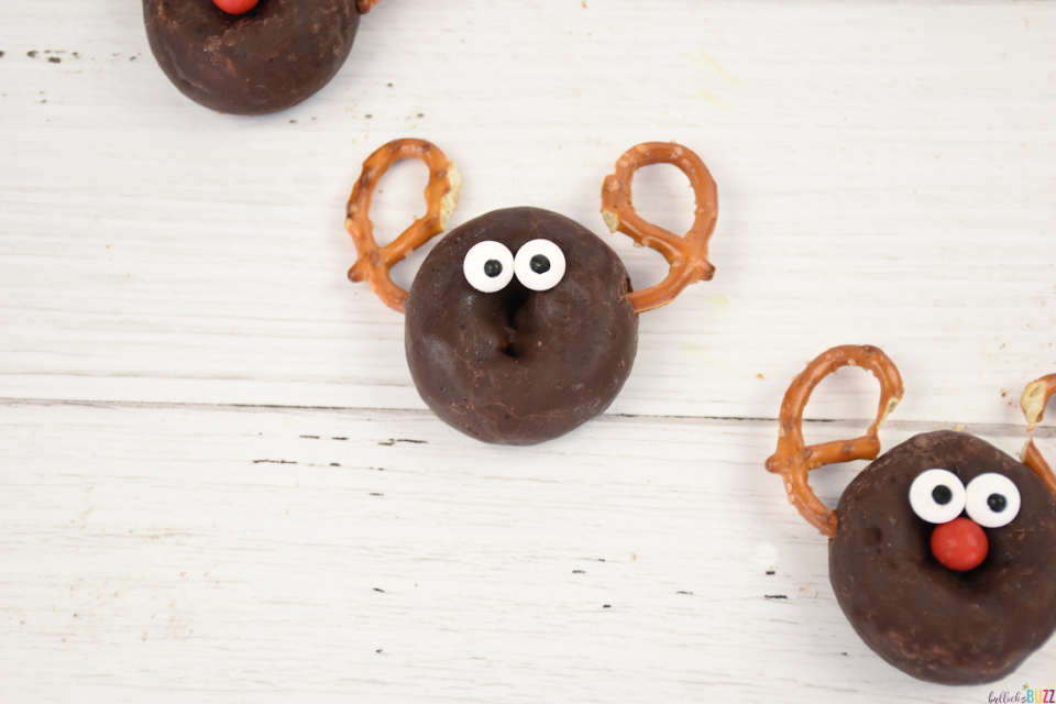 Delightful Mini Reindeer Donuts for Holiday Fun - Bullock's Buzz