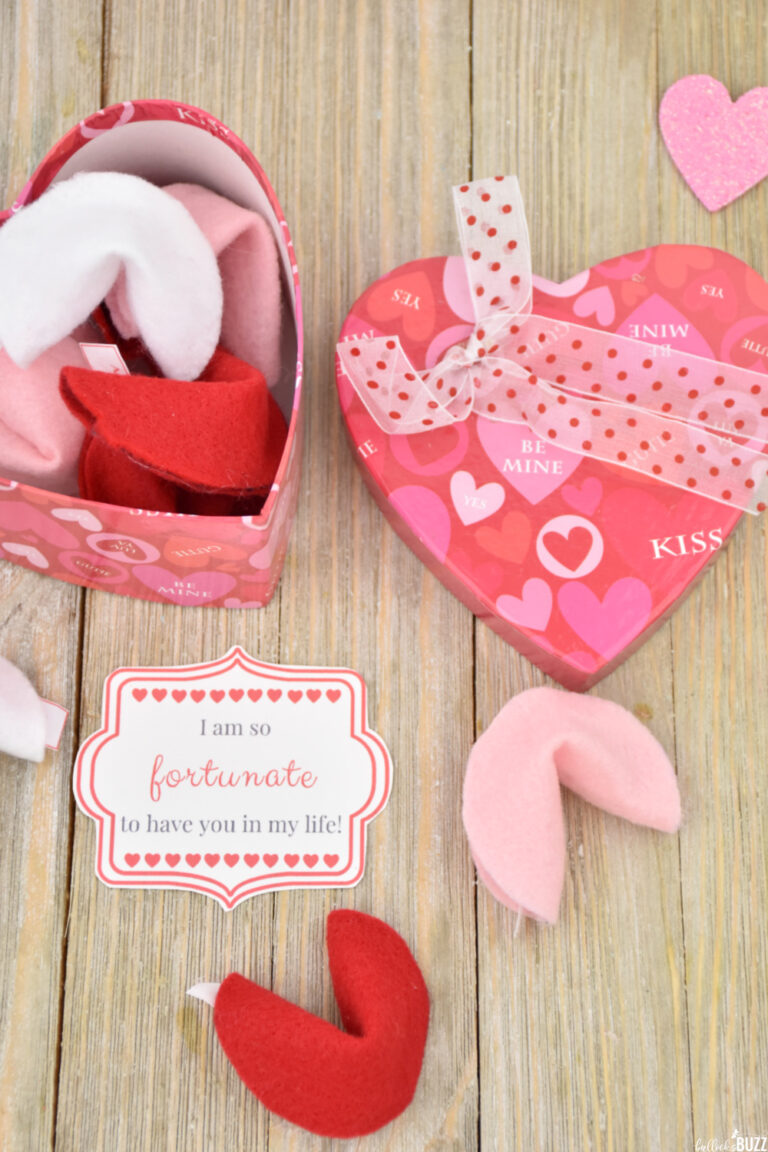 DIY Felt Fortune Cookies for Valentine's Day: Easy Handmade Gift Idea ...