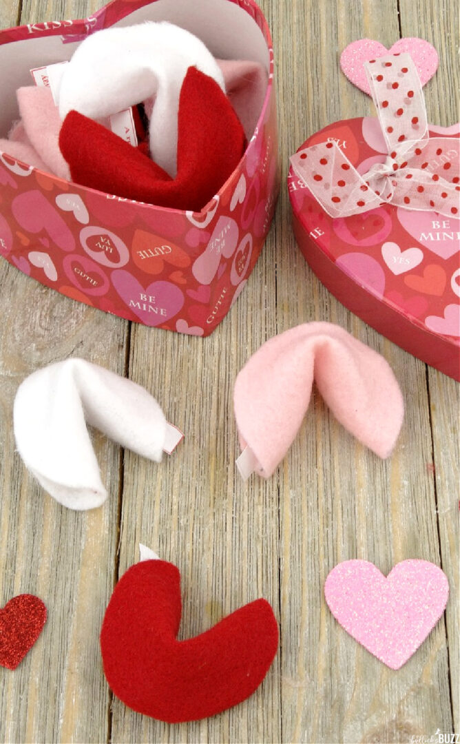 DIY Felt Fortune Cookies for Valentine's Day: Easy Handmade Gift Idea ...